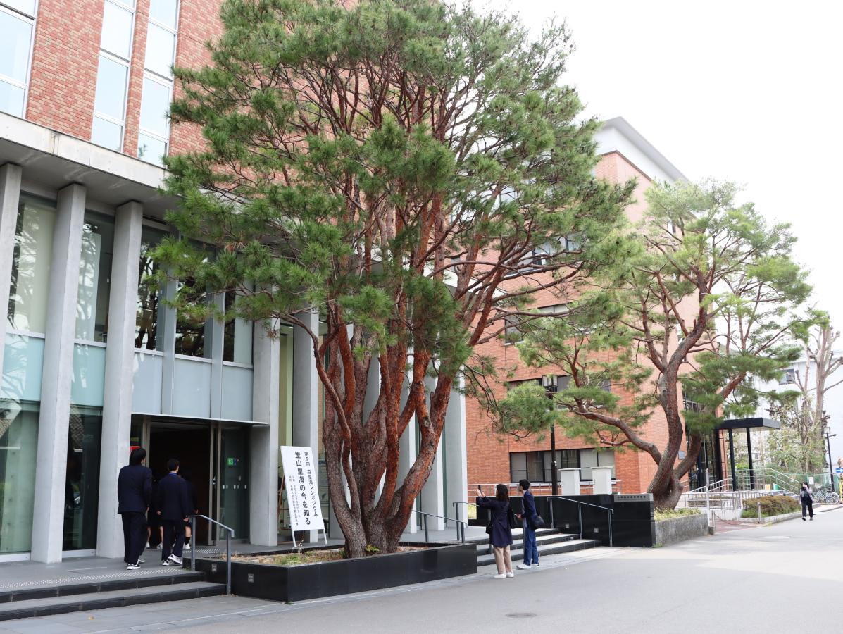 IMG_7507_maskawa_outside | 森里海シンポジウム(第9回) | 事業報告 | fserc映像データベース